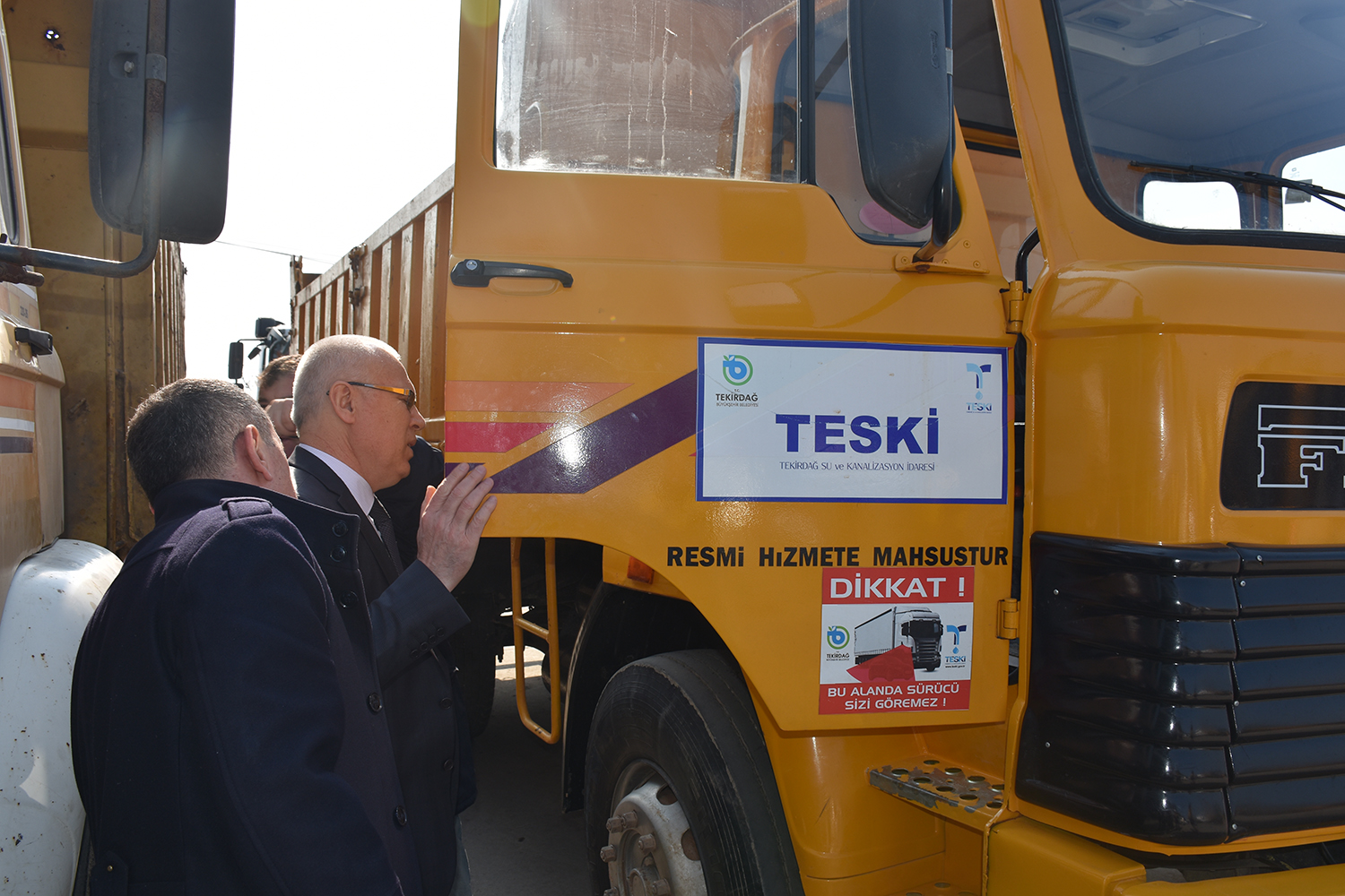 TESKİ ESKİ ARAÇLARINI KENDİ ATÖLYESİNDE YENİLİYOR